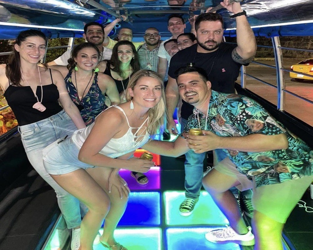 Chiva rumbera con pista de baile | Tour Cartagena